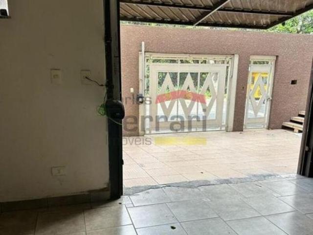 Sobrado no Jardim Guapira com 4 suítes, 6 vagas de garagem