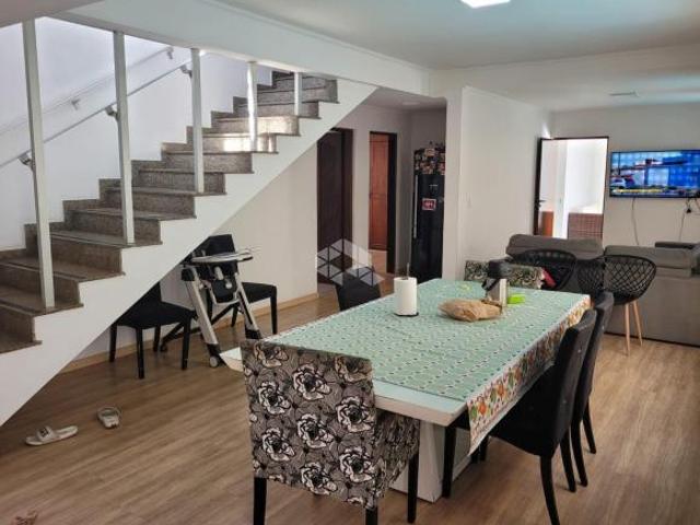 Sobrado no Jardim Guapira com 5 dormitórios e 2 vagas
