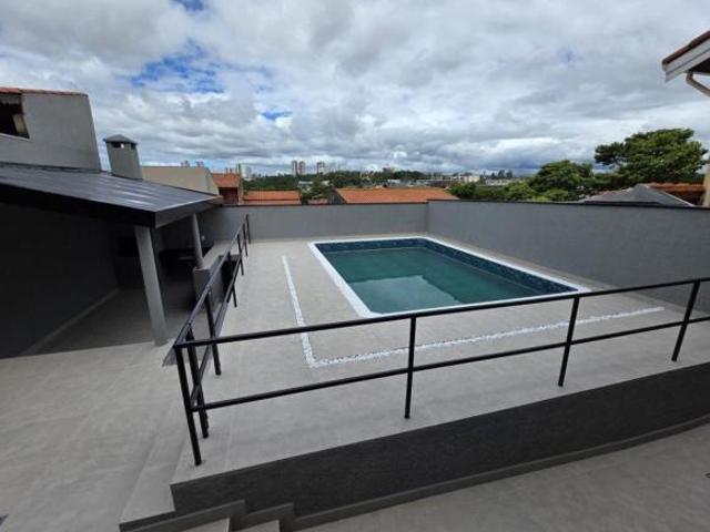 Sobrado no Jardim Morumbi com Piscina