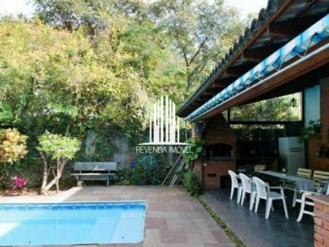 Sobrado no Jardim Leonor Morumbi 600m² 4 dormitórios 4 suítes 6 banheiros 4 vagas