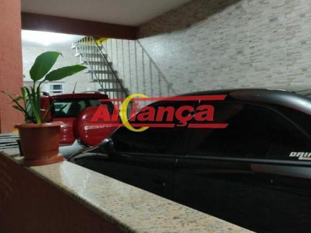 SOBRADO NO JARDIM MARIA DIRCE, AMPLO E COM EXCELENTE ACABAMENTO duas casas