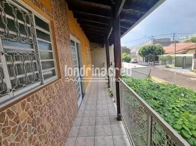 Sobrado no Jardim Planalto com 5 dormitórios 1 suíte, 3 banheiros, 2 vagas, 197m² de construção em
