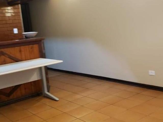 Sobrado no Jardim Santa Helena com 179m². São 3 dormitórios, 2 banheiros e 3 vagas