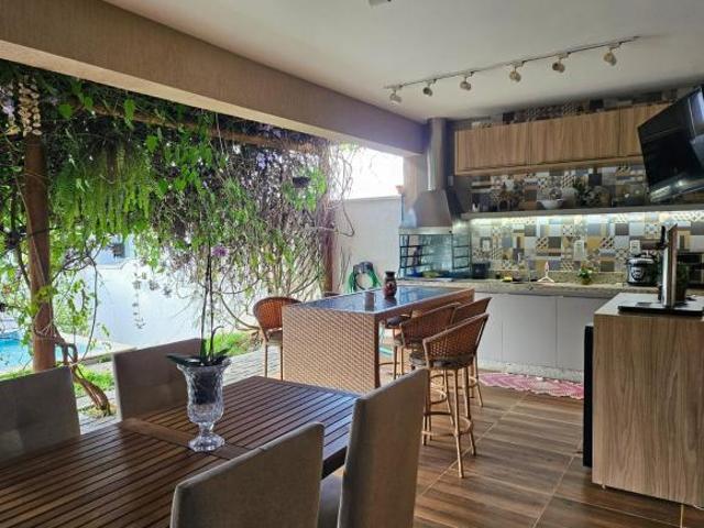 SOBRADO NO JARDINS CAPRI Casa em Condomínio com 4 Quarto s por R$ 1600000.00 no setor Jardins Capri