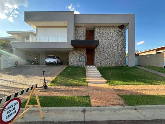 Sobrado no Jardins Munique, 5 suítes, 630 m² de construção, 802 de terreno