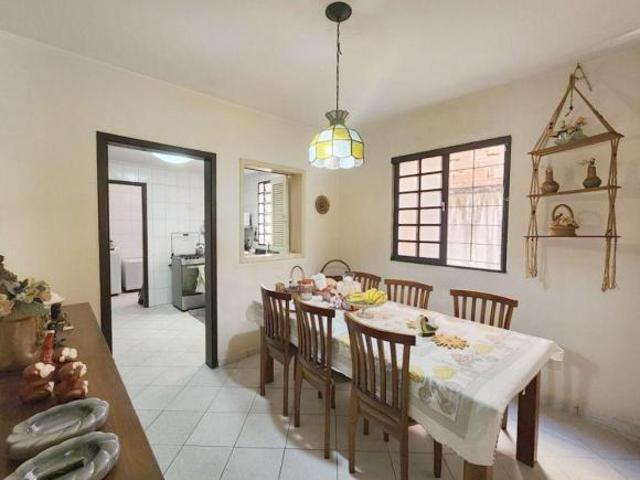 Sobrado no Jd. Monte Kemel | 3 dorms 1 suíte | 2 vagas | Próximo ao metrô