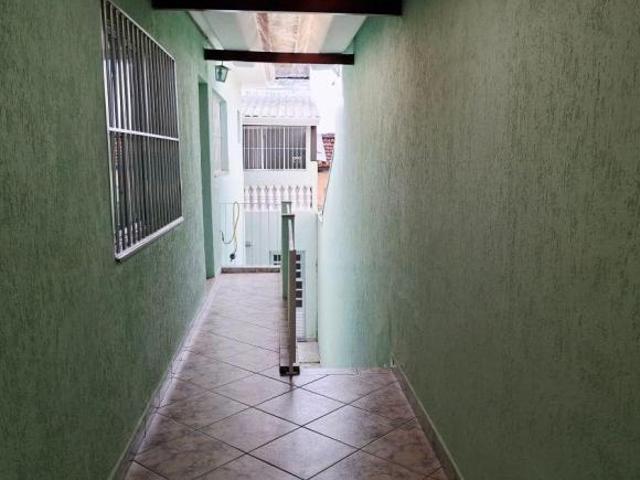 Sobrado no Jd. Rosa Maria | 3 suítes | 2 vagas | Salão de festas