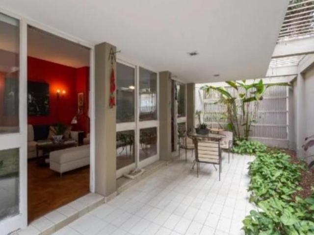 Sobrado no Pacaembú, 390m², 4 dormitórios e 4 vagas