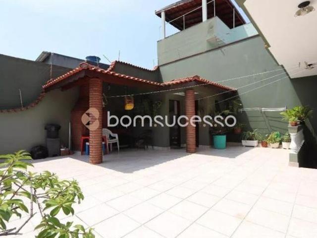 Sobrado no Parque São Lucas, 04 quartos, 01 suíte, 04 vagas, 7,50x30, 227 m² e 286 m² de área constr