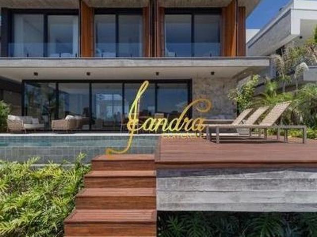 Sobrado no Sense, mobiliado e decorado com piscina de 28m2