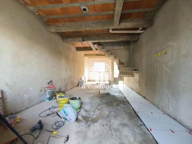 Sobrado no Sitio Cercado com três quartos/suíte e terraço