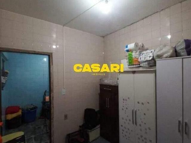 Sobrado no Taboão com 4 Dormitórios, Suíte com Banheira, Churrasqueira e 2 Vagas