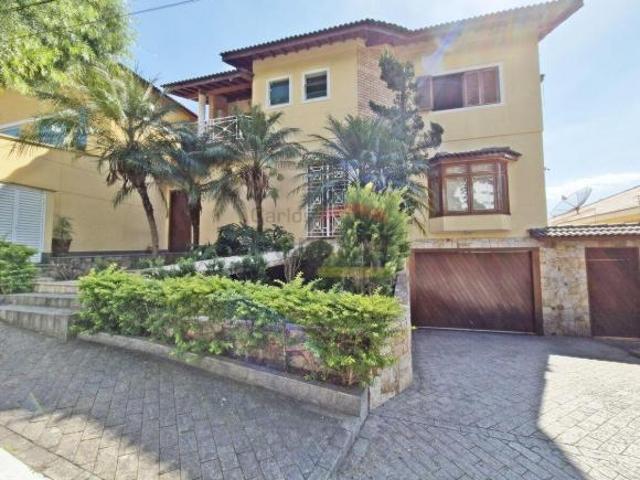 Sobrado no Tremembé, com 4 quartos, piscina e 5 vagas de garagem