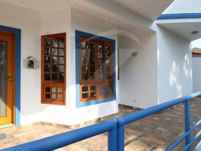 Sobrado no Tremembé com 3 Quartos e 5 Vagas. Área gourmet com piscina