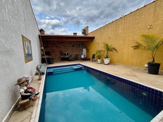 Sobrado no Tremembé com piscina e salão de festas