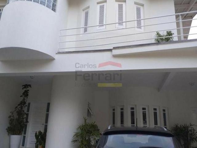 SOBRADO NO TREMEMBÉ / JARDIM BIBI, COM 4 SUÍTES, 6 VAGAS DE GARAGEM, PISCINA E CHURRASQUEIRA