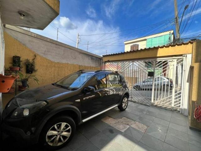 Sobrado no Tremembé, 3 dormitórios, 2 vagas, sala, cozinha, corredor lateral e quintal