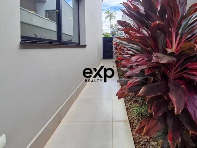Sobrado com 3 suítes, piscina e espaço gourmet no Villa D'Aquila