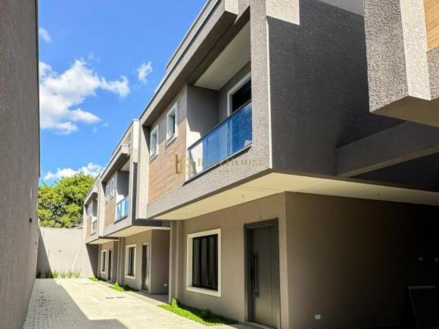 SOBRADO NO XAXIM COM SUÍTE R$ 799.000,00
