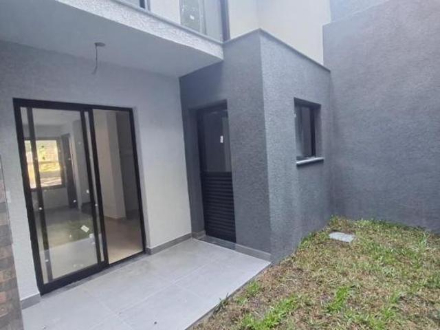 Sobrado novo, 03 quartos c/suíte, 04 vagas, churrasqueira no Barreirinha em Curitiba PR