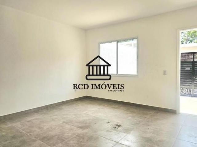 SOBRADO NOVO 2 SUITES, 2 VAGAS, QUINTAL, PROJETO MODERNO E ESPAÇOSO