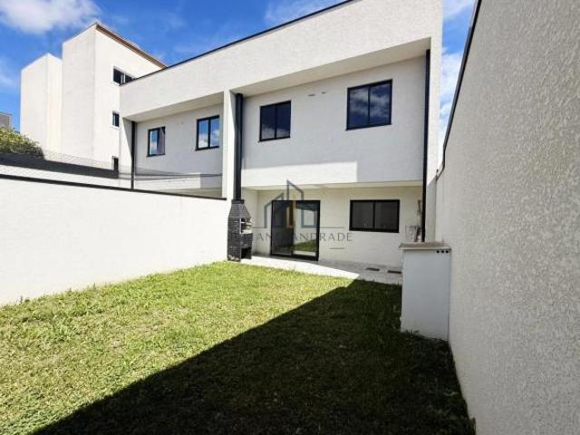 SOBRADO NOVO COM TERRENO AMPLO FRENTE E FUNDOS