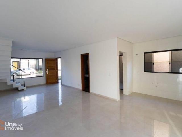 Sobrado novo com 127 m² | 3 quartos, suíte, sacada e excelente acabamento