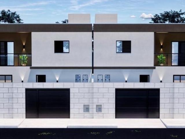 Sobrado novo com 2 dormitórios à venda, 85 m² por R$ 350.000 Balneário dos Golfinhos Caraguatatu