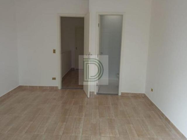 Sobrado novo com 2 suítes, sala ampla