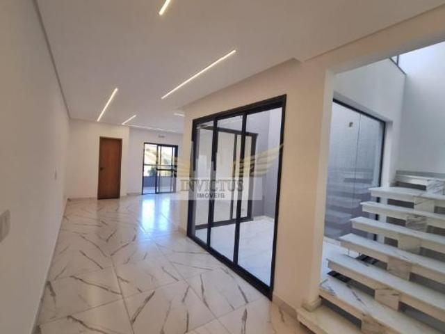 Sobrado Novo com 3 Suítes à Venda – 272m² Vila Alpina, Santo André/SP