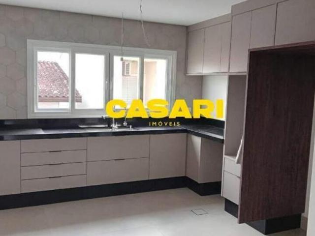 Sobrado Novo com 3 Suítes à Venda no Nova Petrópolis – 250 m², Área Gourmet e 4 Vagas