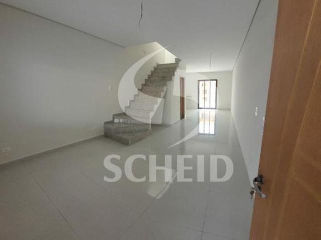 Sobrado á venda com 3 suítes e 2 vagas no Campo Grande!