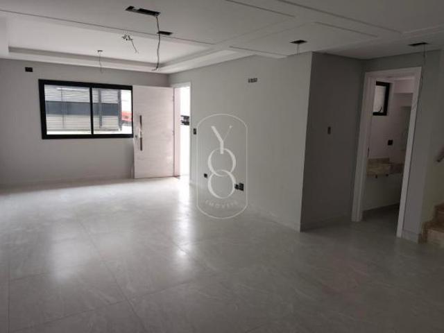 Sobrado Novo com 3 Quartos e Quintal no Bairro Boa