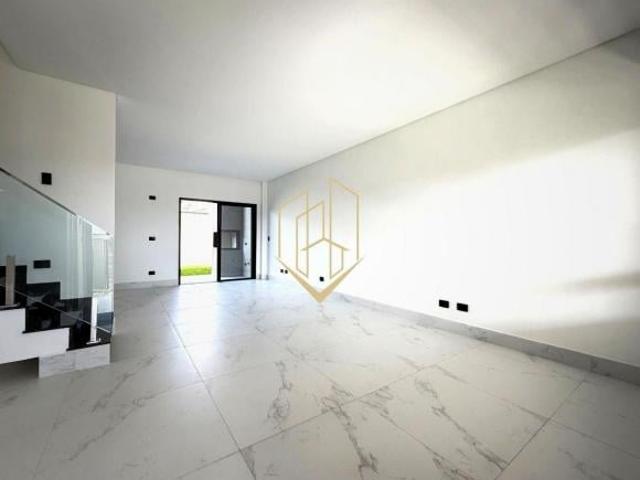 Sobrado novo com 3 quartos e 2 vagas no Santo Inácio