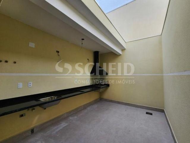 Sobrado novo à venda 110m², com 3 suites, no Campo Grande