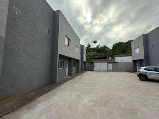 Sobrado novo a venda