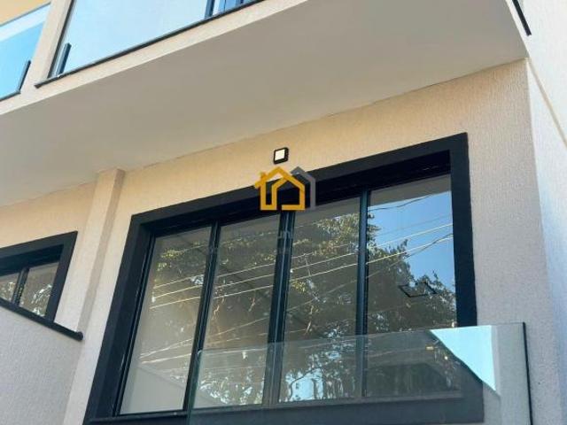 Sobrado Novo à Venda 240m² — 3 Suítes, 7 Vagas, Churrasqueira — Bela Vista, Osasco