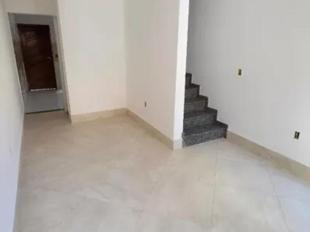 Sobrado novo à venda, 2 dormitórios, 2 banheiros, 3 vagas, quintal lateral, acesso para cozinha