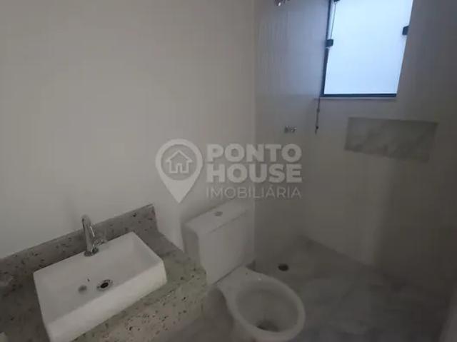 Sobrado novo à venda 3 quartos, suíte, 2 vagas, churrasqueira Bosque da Saúde