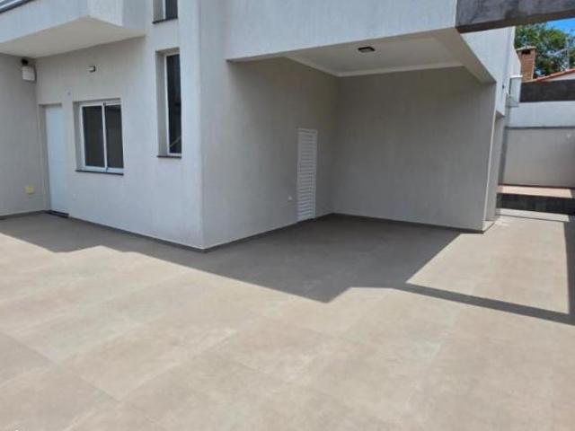 SOBRADO NOVO A VENDA APENAS 200M DA PRAIA EM ITANHAÉM, COM PISCINA!