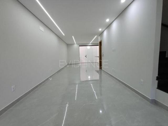 Sobrado novo à venda com 212 m², 4 Suítes e 4 Vagas com fino acabamento