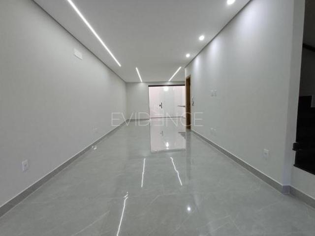 Sobrado novo à venda com 212 m², 4 Suítes e 4 Vagas com fino acabamento