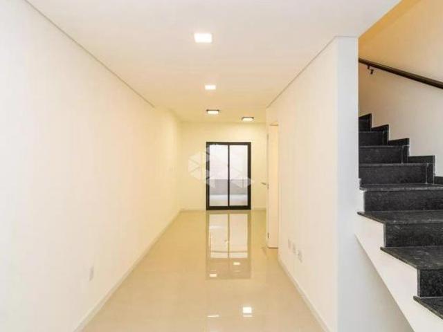 Sobrado novo à venda com 97m², 2 quartos e 2 vagas