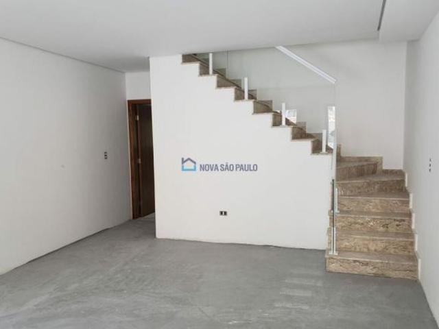 Sobrado novo à venda na Saúde com 3 quartos suítes, 5 vagas de garagem e terraço gourmet