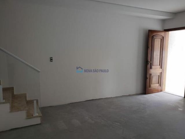 Sobrado novo à venda na Saúde com 3 quartos suítes, 5 vagas de garagem e terraço gourmet