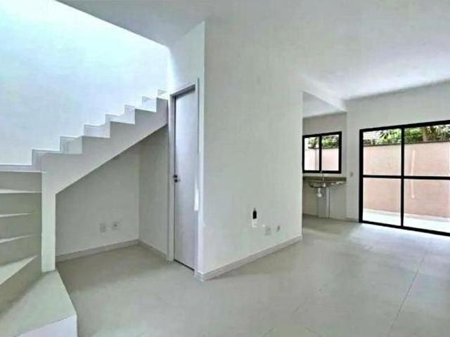 Sobrado novo à venda no Bairro da Ayrosa na Rua Dona Maria Angélica 513