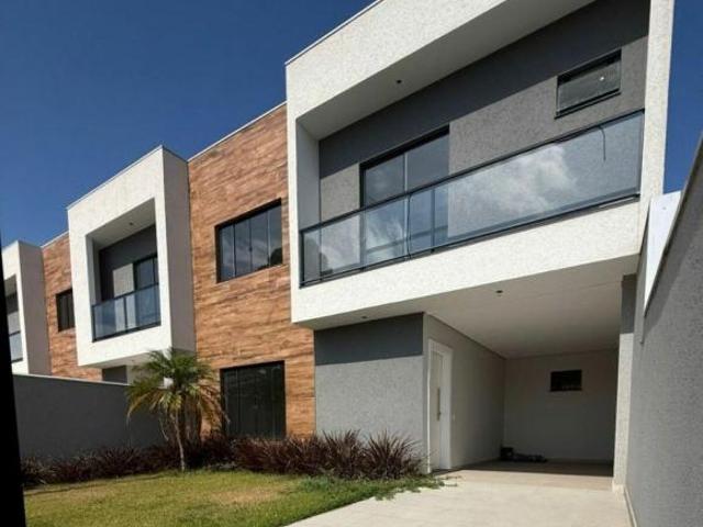 Sobrado novo à venda no Centro de Campo Largo | 3 quartos, suíte, lavabo e 2 vagas