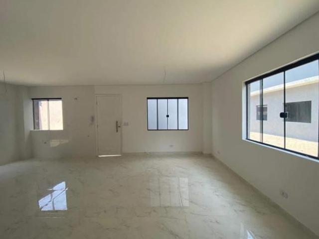 Sobrado novo à venda no Guabirotuba com 03 quartos