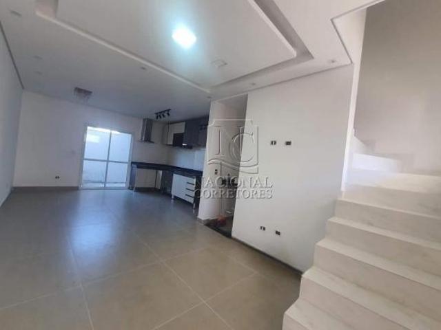 Sobrado novo à venda no Jardim das Maravilhas – 2 suítes, sacada, 90m² e ótima localização