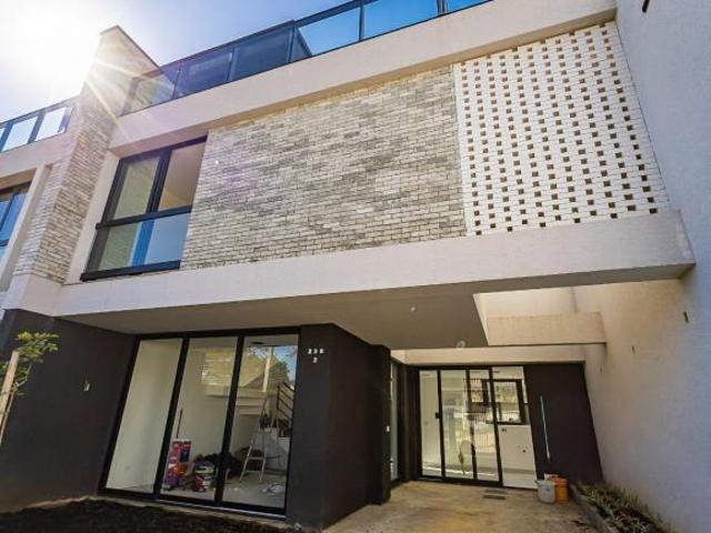 Sobrado Novo à Venda no Pilarzinho 112 m² de área privativa | 3 dormitórios | Terraço com mais de 40